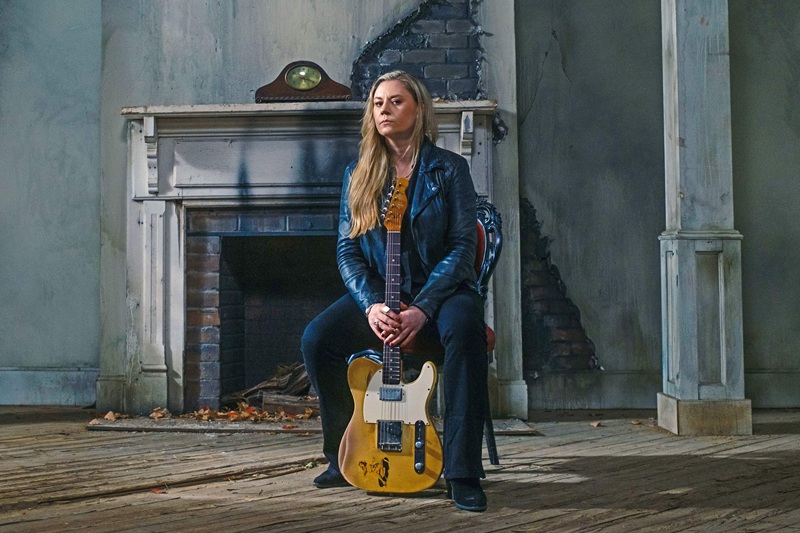 JOANNE SHAW TAYLOR CONFRONTS THE PAST - Maximum Volume Music